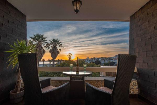 Sea View W Balcony 2 Mins Walk To Beach & Casino - Estoril