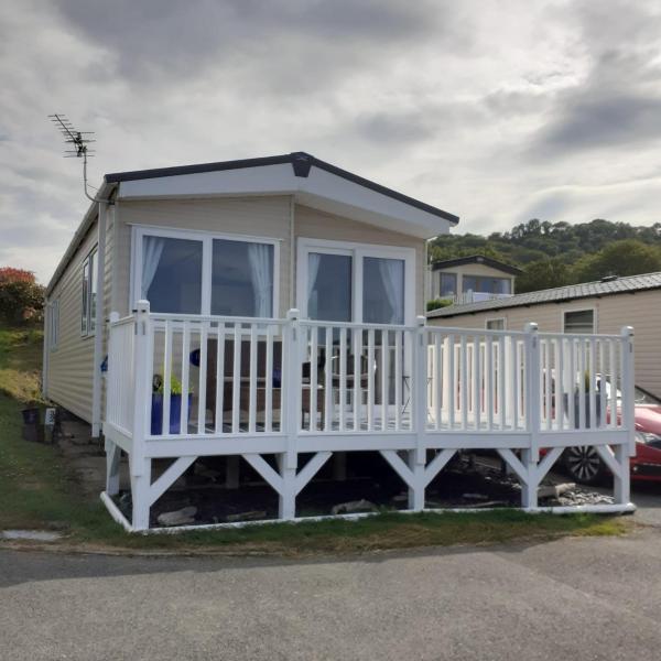 Cozy Chalet Sleeps 4 With Garden - New Quay