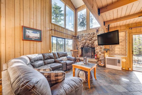 Half Mile To Ski Slopes Conway Condo With Hot Tub! - Conway, NH