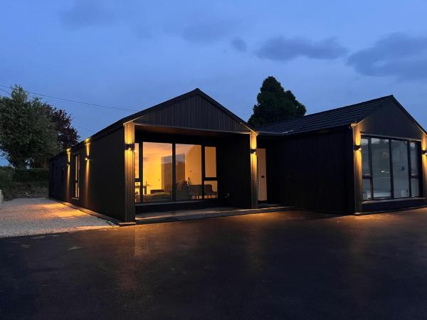 "Deerpark Villa - Sleeps 8, Views Of The Rock & Cashel Palace Hotel" - Cashel