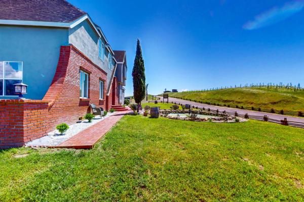 Vineyard Estate - Petaluma, CA