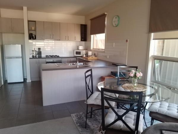Lovely 2 Bedroom Apartment Across From Shepp Lake. - Shepparton