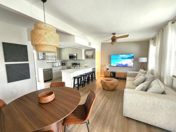 Totally Renovated Near Beach - Boca Ratón, FL