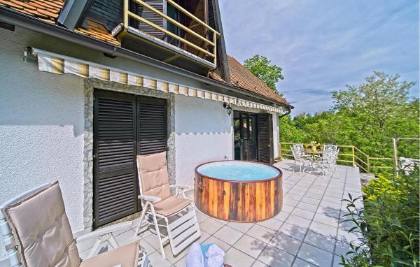 Cozy Home In Donji Zvecaj With Kitchen - Alpes