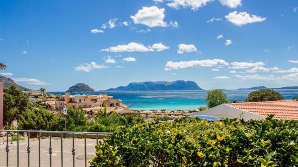 Guesthost - Sea View Apartment With Veranda! - Golfo Aranci