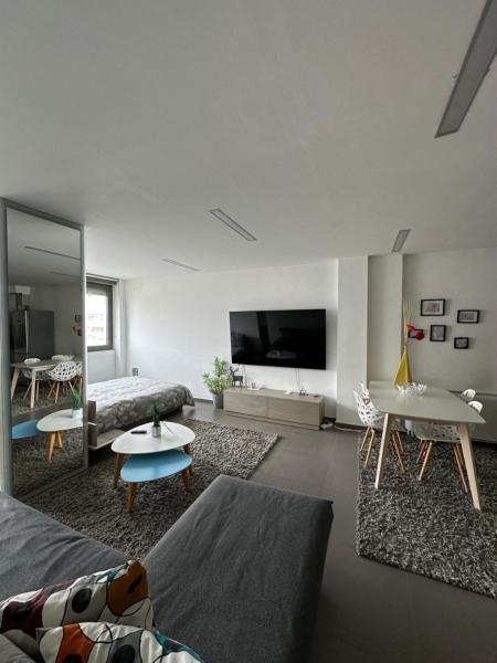 Hitech Appartment - Амальяс