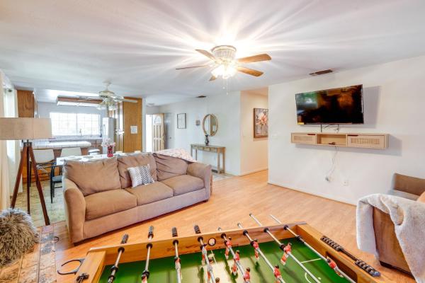 Fun-filled Backyard Bakersfield Family Haven! - Bakersfield, CA