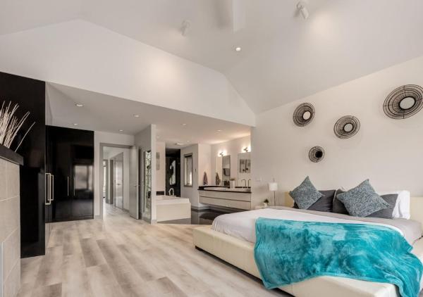 Newly Renovated Vacation Home W/ Hot Tub & Garage - Alberta