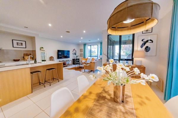 Stayau 4br Designer Home In Knox - Bayswater