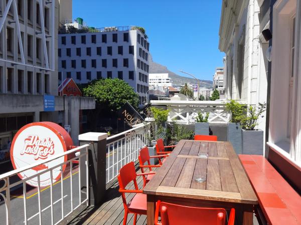 Daddy Long Legs Art Hotel - Camps Bay