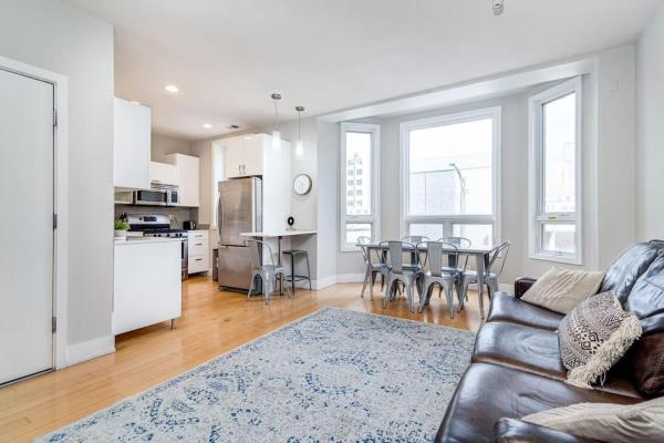 Cozy Beautiful Downtown Unit Chi In Prime River North Location Near Mag Mile - 1 - Grant Park, IL