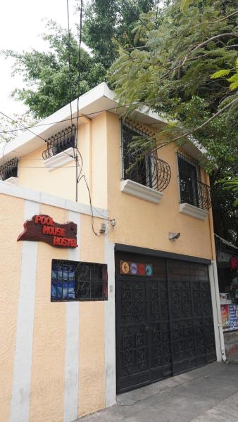 Pool House Hostel - Santa Ana