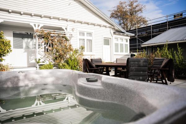 Charming 1920s Villa On Bealey Ave - Christchurch