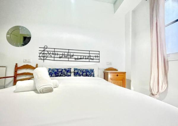 Virgen Carmen Dolorosa Plaza De La Alameda - Sevilla, España