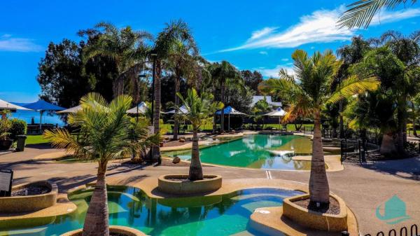 Oystercatcher At Raffertys Resort- Family Villa - Caves Beach