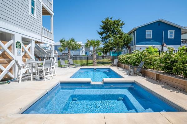 Dogs Allowed At Luxury Duplex - Second Row - Carolina Beach, NC