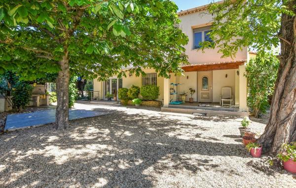 Gorgeous Home In Sorgues With Wifi - Parc Spirou Provence