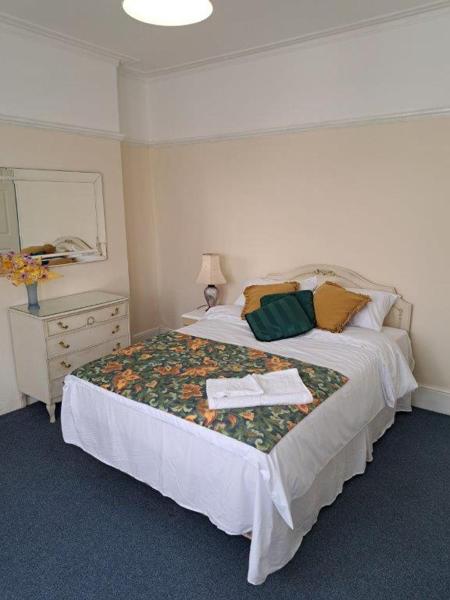 London Town House - Brentwood