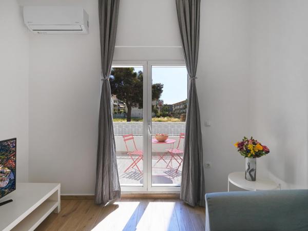 Beautiful Athenian Apartment With Terrace - Athens