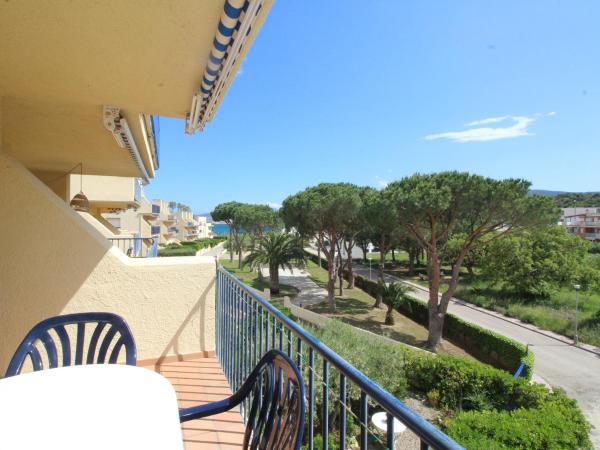 Apartamento Con Terraza A 150 M De La Playa De Grifeu, Ideal Para 4 Personas - Es-228-50 - Llançà