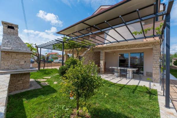 Holiday Home Nina - Sveti Filip i Jakov