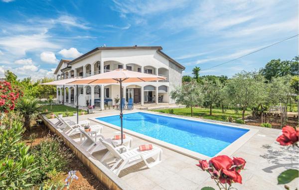 2 Bedroom Beautiful Apartment In Nova Vas - Poreč