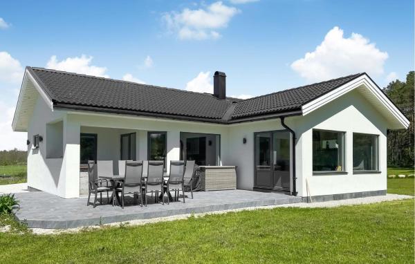 3 Bedroom Cozy Home In Gotlands Tofta - ゴットランド
