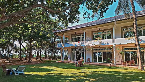 Raja Beach Hotel - Sri Lanka