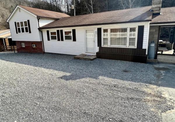 Ellis House Trail Lodging Sleeps 16 - Gilbert, WV