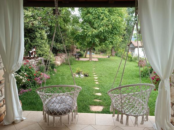 Apartment Parenzana, Little Row House With Big Green Yard In Central Istria - Motovun