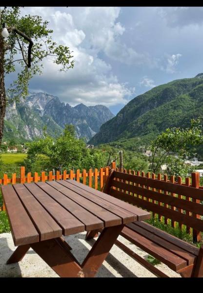 Bujtina Pllumi Theth - Albania