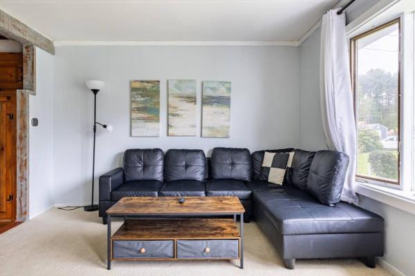 Cozy 3b2ba Home With Huge Backyard And Gym - Hudson, MA