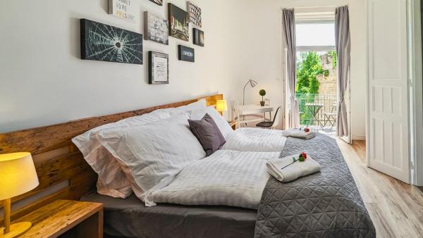 3 Room Apartment In The Beautiful Street - Budapest