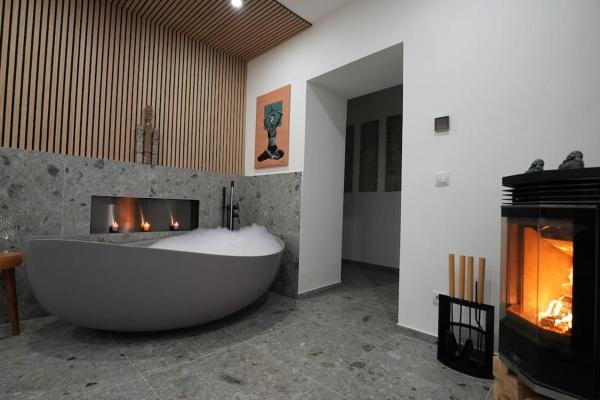 Suite Mit Badewanne, Kamin Und Parkplatz - Graz