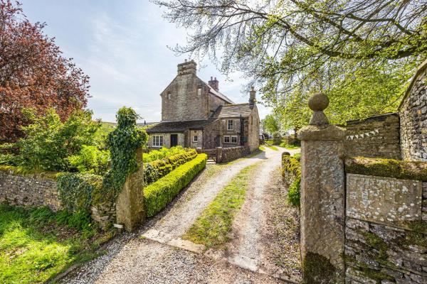 Grade Ii Listed Peak District Property - Hathersage
