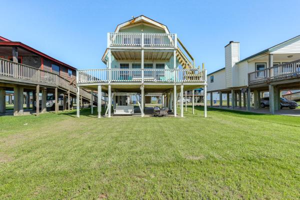 Ocean Access + Bbq Pit: Surfside Beach Family Home - Surfside Beach, TX