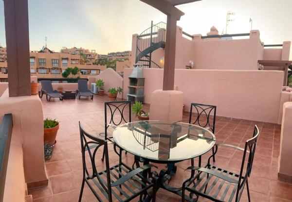 Penthouse Paradiso: 2br Oasis In Casares Del Sol - Casares