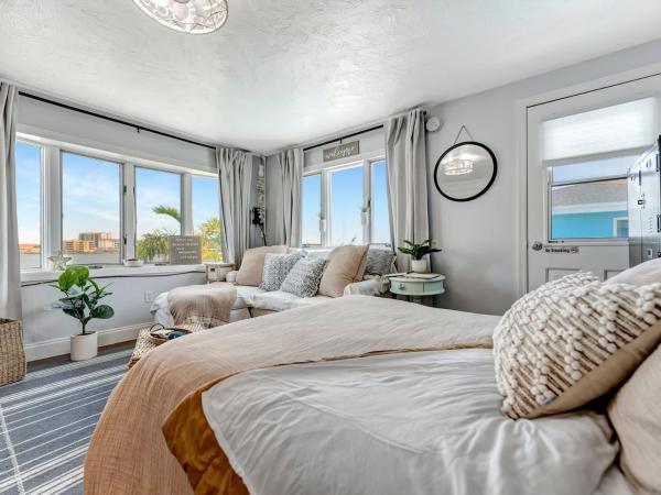 The Boho Waterview W Balcony Bbq & Heated Pool - Clearwater Beach, FL