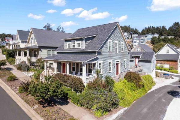 Ann And Kathy's Regal Seagull - Lincoln City, OR