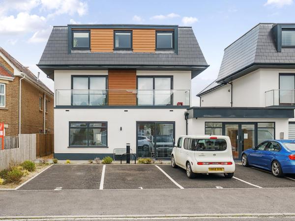 Mary Bowes Terrace - Mudeford