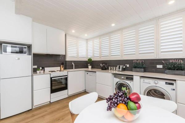 Bondi Beach Spacious Apartment - Coogee