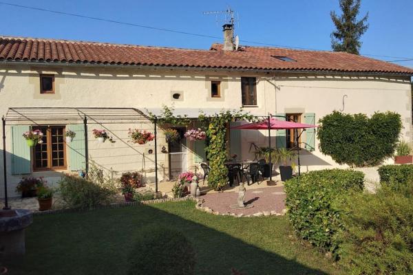 Large Cottage Near Ruffec - Charente