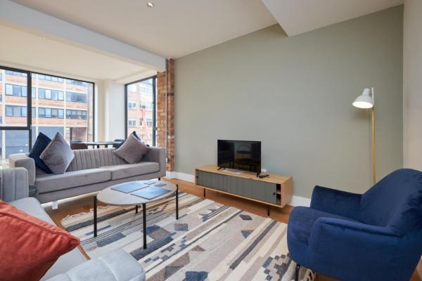 Luminous Living Near Birmingham City - Birmingham