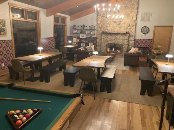 Country Mountain Inn - Eureka Springs, AR