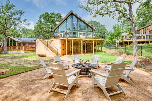 Dock And Fire Pit Lakefront Home In Malakoff! - Log Cabin, TX
