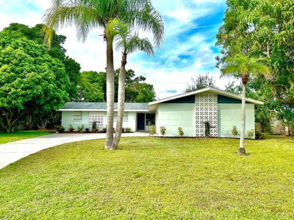 Sunshine Haven: Relax And Unwind - Lakewood Ranch, FL