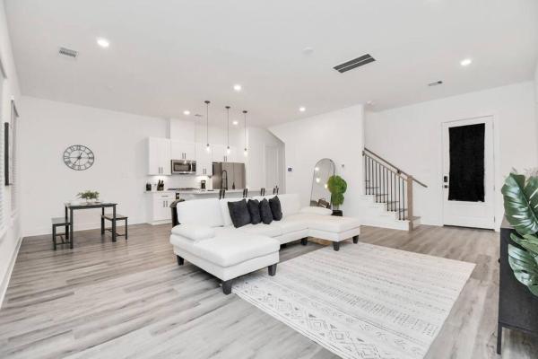 Stylish 4 Beds - Min To Downtown With Backyard - Northside - Houston