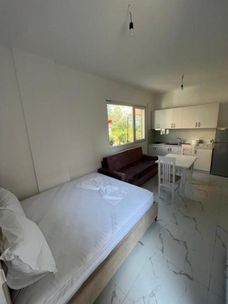 Ebis Hotel - Shëngjin