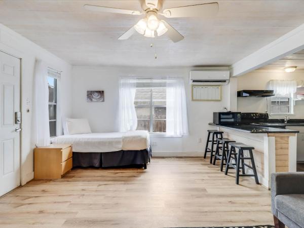 Merry Macaw Rp203b - Rockport, TX