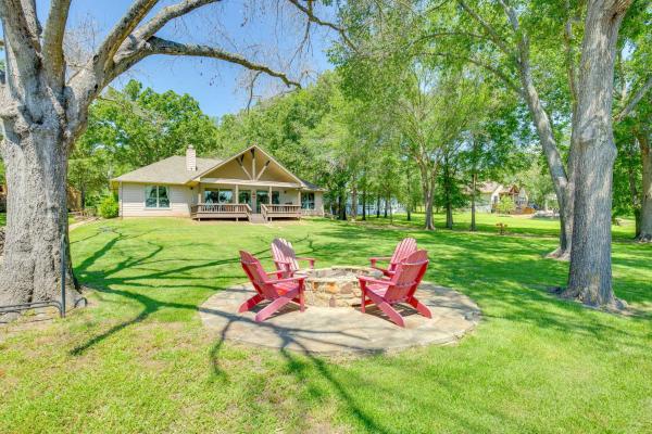Views And Private Dock Lakefront Eustace House! - Log Cabin, TX